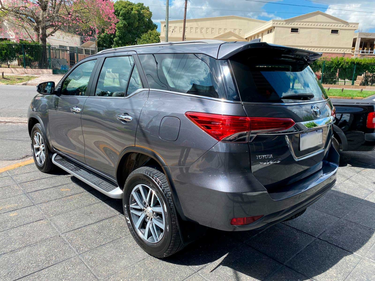 Toyota Hilux sw4 srx – Nelson Automoviles