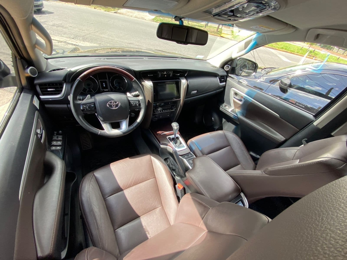 Toyota Hilux sw4 srx – Nelson Automoviles