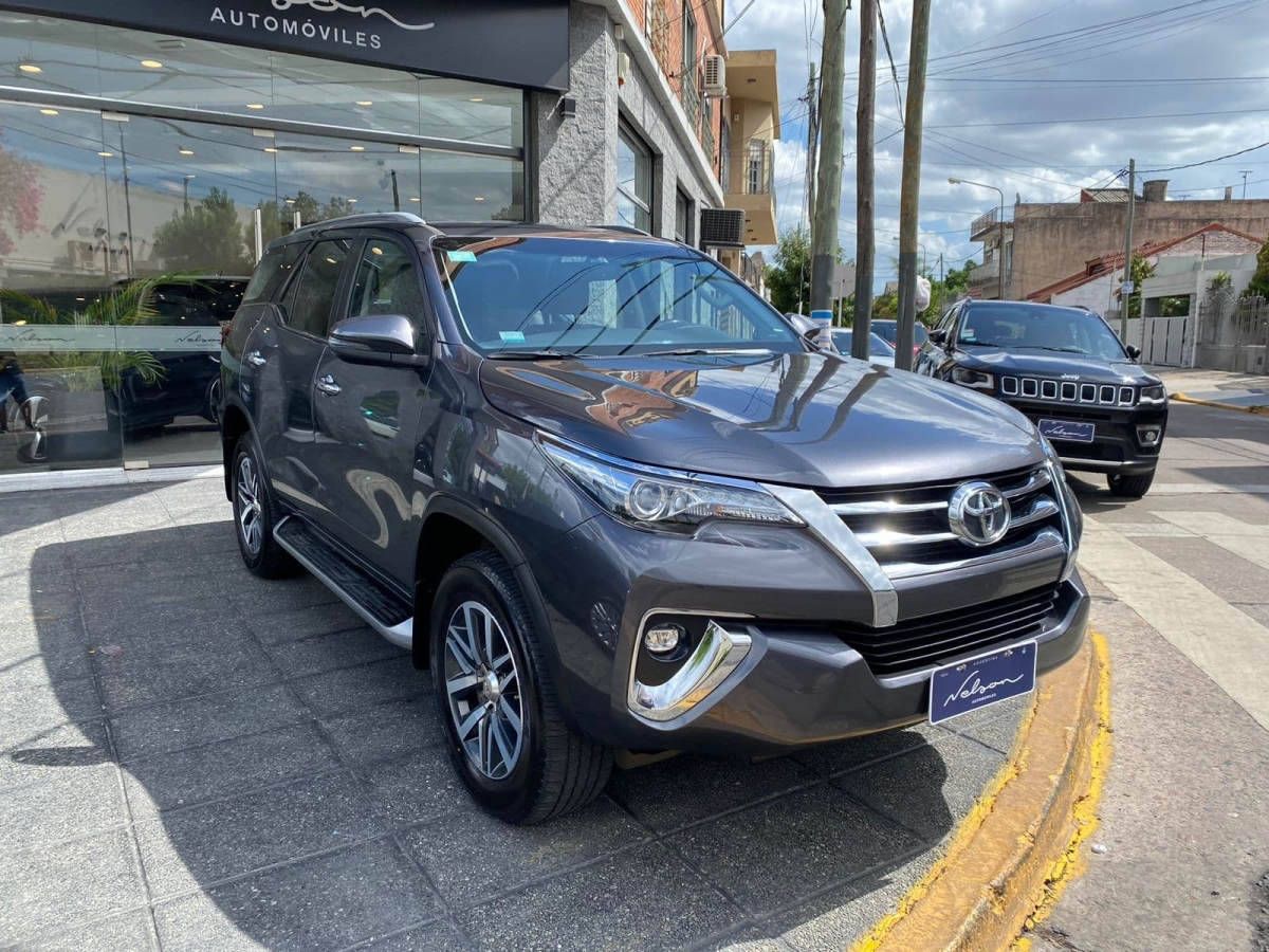 Toyota Hilux sw4 srx – Nelson Automoviles